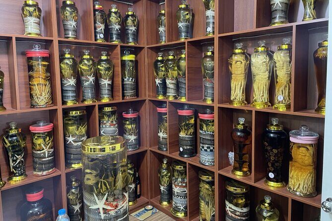 Le Mat Snake Village Tour with 10 Dishes in Hanoi - A Close Look at the Experience