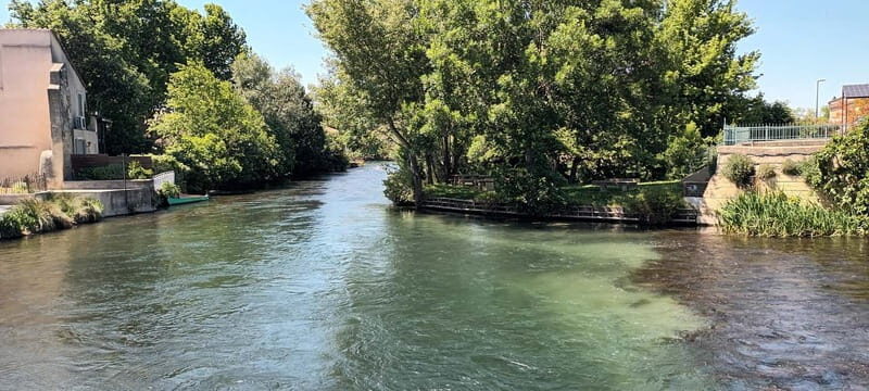 Le Thor and L'isle Sur La Sorgue: Electric bike tours - A Scenic Ride through Provence’s Heartland