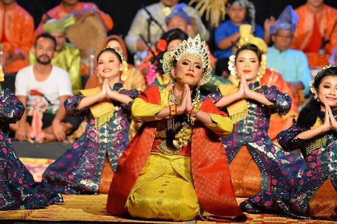 Learn Malaysian Traditional Dance and Costume Tour - Key Points