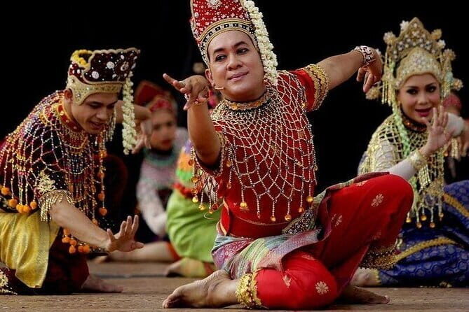 Learn Malaysian Traditional Dance and Costume Tour with Lunch - Introduction: An Accessible Dive into Malaysian Culture