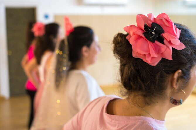 Learn Rumbas or Sevillanas in 90 minutes - Gift Flower - Who Would Love This Experience?