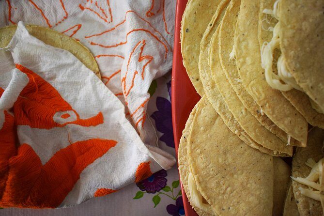 Learn to Cook Mexican Salsas - A Closer Look at the Experience
