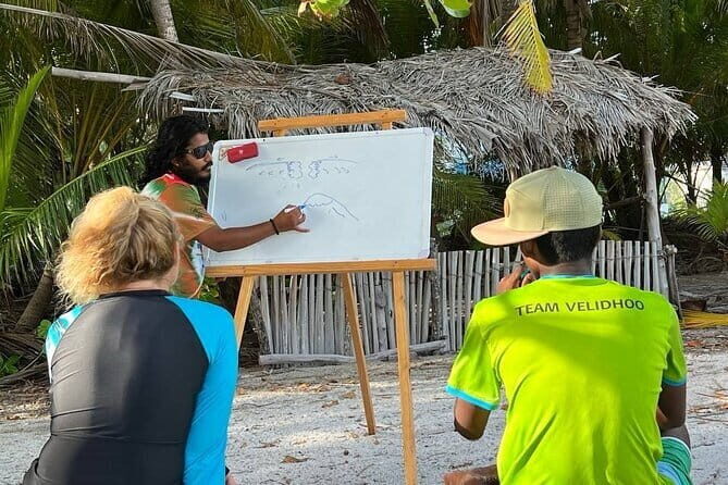 Learn to surf with Fuvahmulah Surf School - Key Points