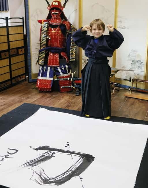 Learning Shodo with a kimono and Trying Samurai Calligraphy - Key Points