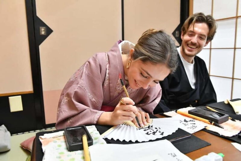 Learning Shodo with a kimono and Trying Samurai Calligraphy - What is This Experience All About?