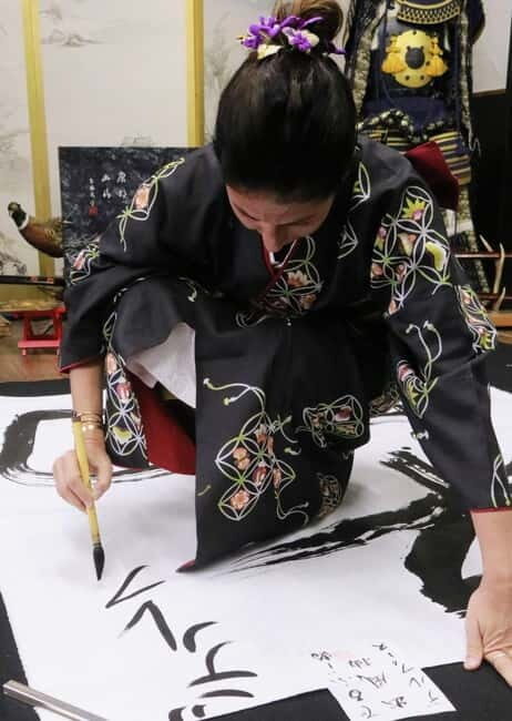 Learning Shodo with a kimono and Trying Samurai Calligraphy - The Sum Up