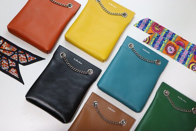 Leather Shoulder Bag Workshop - Photos included - A Closer Look at the Leather Shoulder Bag Workshop