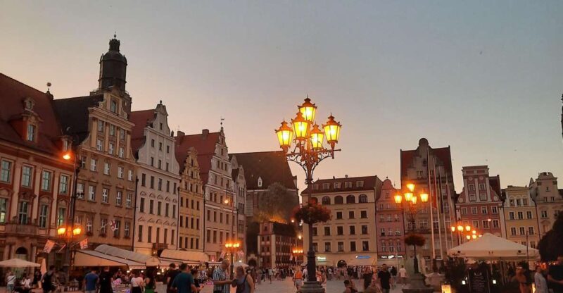 Legends of Old Town 1 Hour Walking Tour in Wroclaw (English) - Key Points
