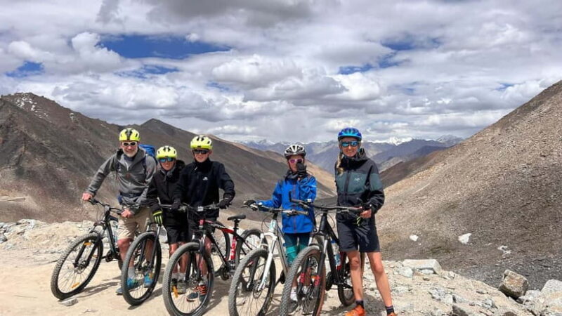 Leh: Downhill Mountain Biking from Khardong La Top - The Appeal of a Downhill Mountain Bike Ride in Ladakh