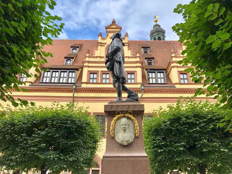 Leipzig: City Tour 2.0  Spot Past with Mobile Projections - Key Points
