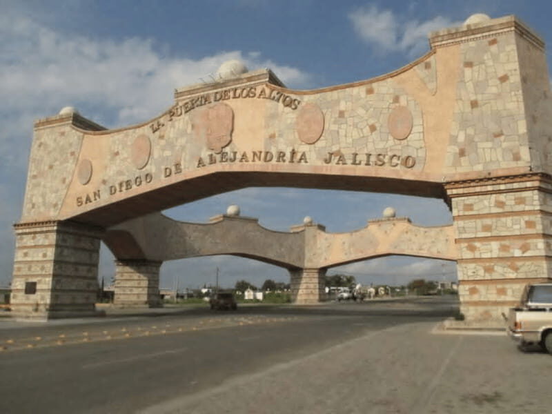 Leon: Cristero Rebellion Guided Tour with Breakfast - Visiting the Cristero Museums in Jalisco