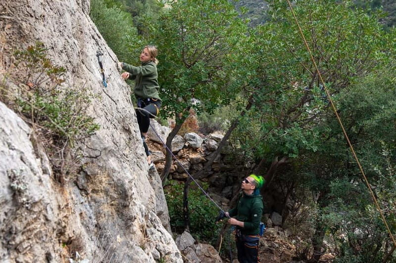 Leonidio: Rock Climbing Coaching Session with a Guide - The Value of All-Inclusive Equipment