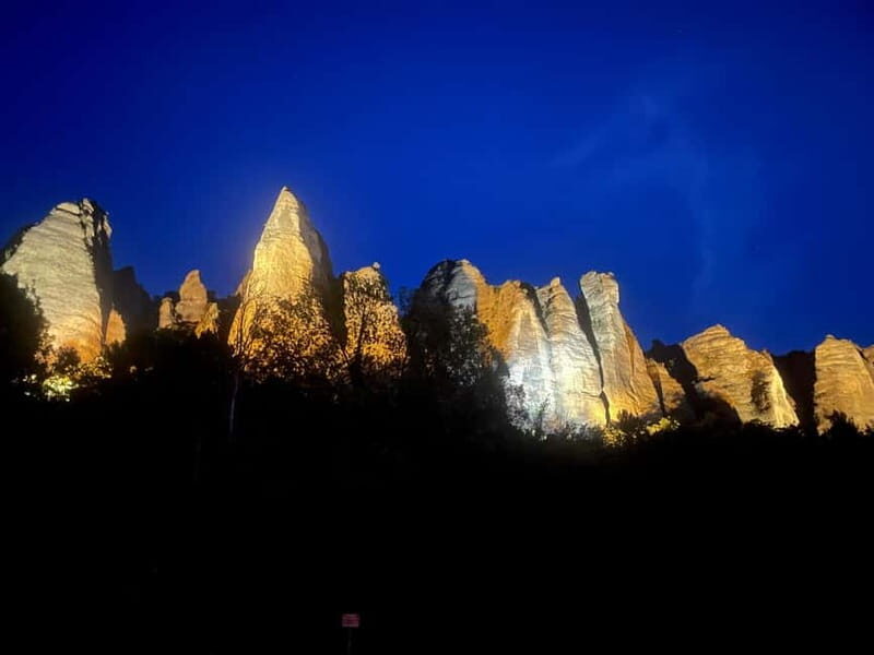 Les Pénitents des Mées: sunset/night hike - Key Points