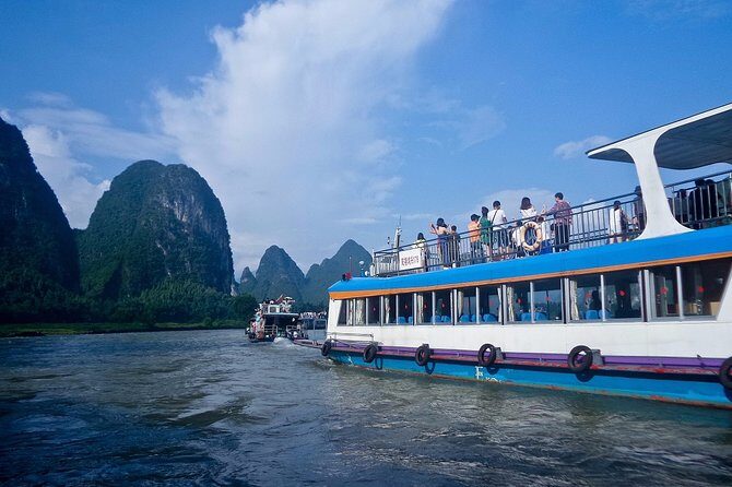Li River Cruise from Guilin to Yangshuo: West Street, Silver Cave and Moon Hill - Discovering the Natural Wonders: The Li River