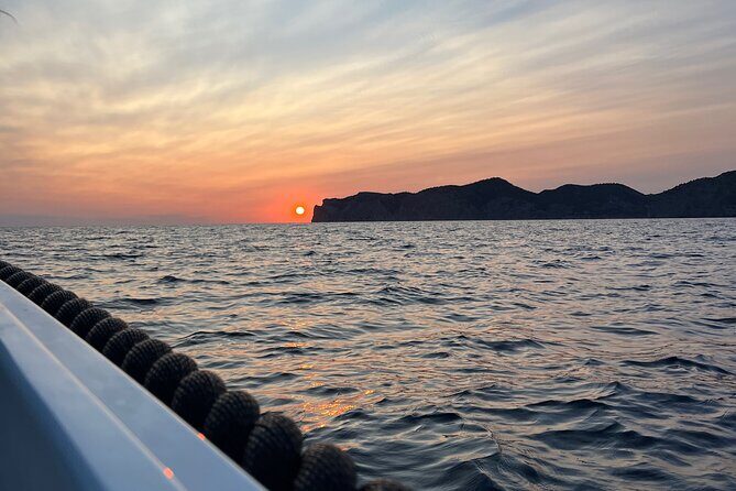 License free boat rental around the coast of santa ponsa - Who Should Consider This Tour?
