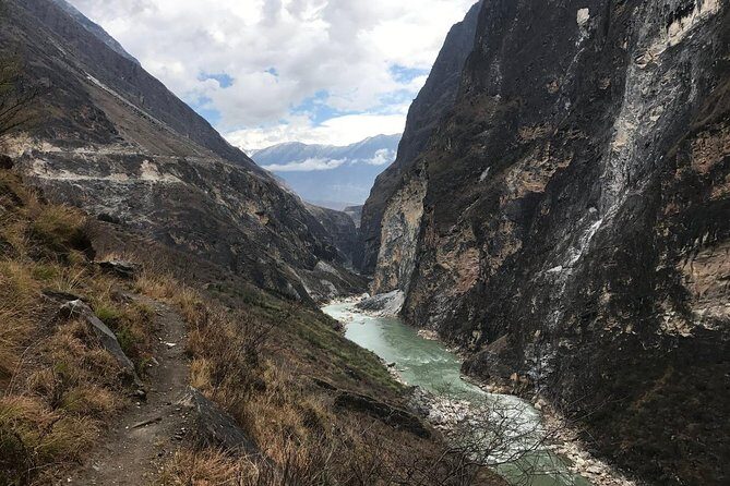 Lijiang Sanyi airport (LJG) Pick up and Tiger Teaping Gorge Private Tour - Starting Point and Timing