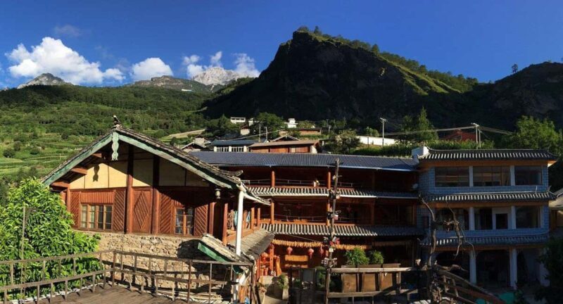 Lijiang: Tiger Leaping Gorge Private Hiking Tour - Key Points