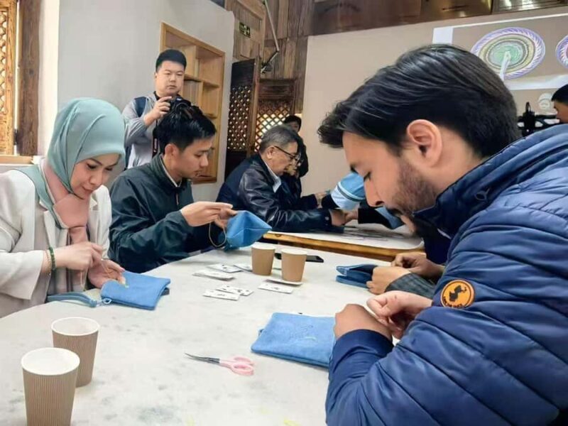 Lijiang: Traditional Craft Workshop With Paper, Tea & Art - Key Points