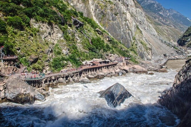 Lijiang Train Station Pick up and Tiger Teaping Gorge Private Tour - Key Points