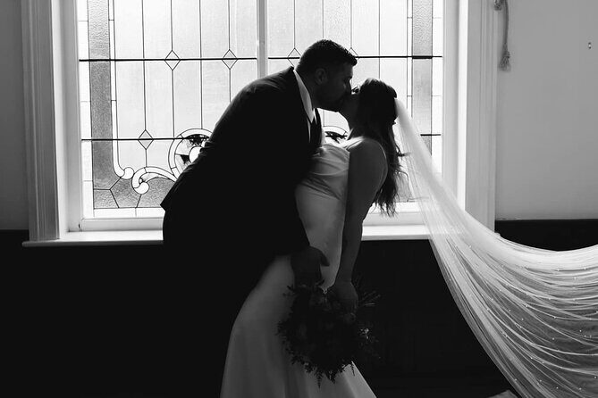 Lincoln MKT Limousine Traverse City Wedding Shuttle - An In-Depth Look at the Lincoln MKT Limousine Wedding Shuttle