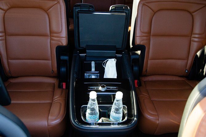 Lincoln Navigator Roundtrip Private Luxury Transportation - Key Points