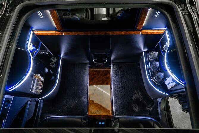 Lincoln Strecth Limousine with Wi Fi on board - Authentic Traveler Insights