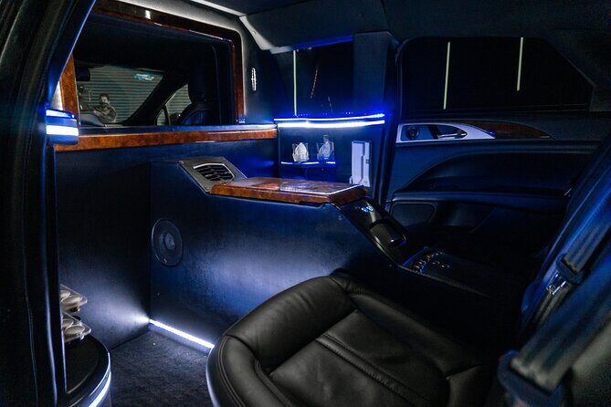 Lincoln Stretch limo from Cancun Hotel Zone to Cancun Airport - A Close Look at the Experience