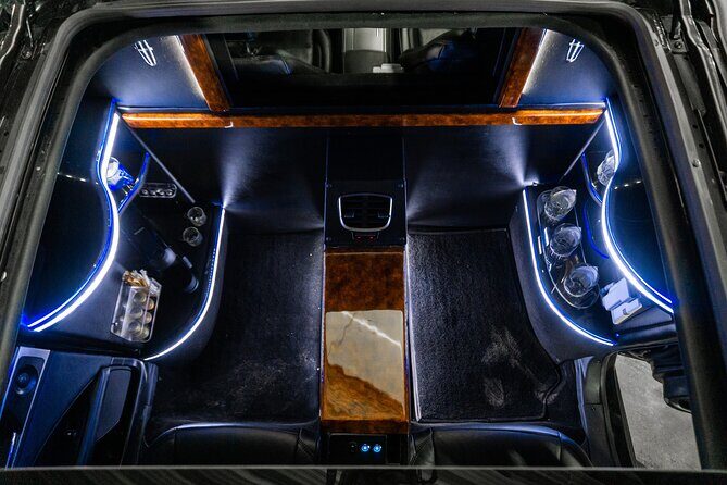 Lincoln Stretch Limo from Tulum to Cancun Airport - Who Is This Service Best For?