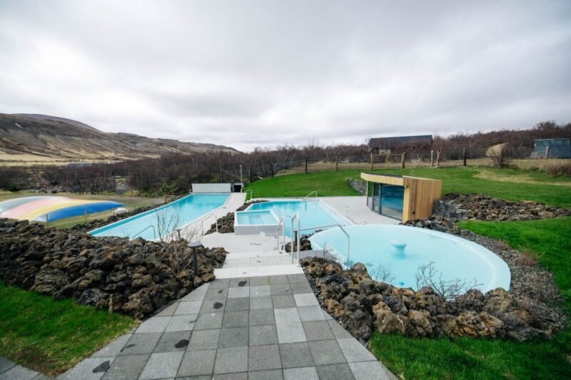 Lindin: Geothermal Bath - The Pools and Amenities in Detail