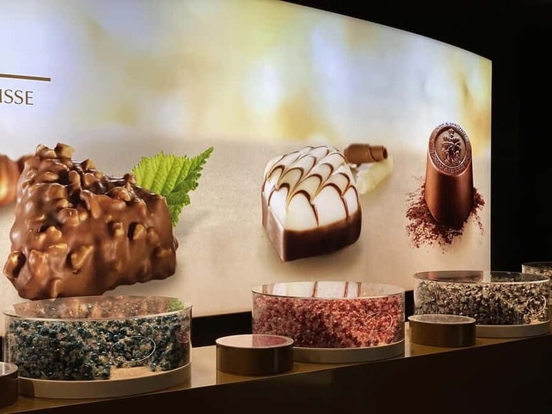 Lindt Home of Chocolate & Lake Zurich Boat tour - Key Points