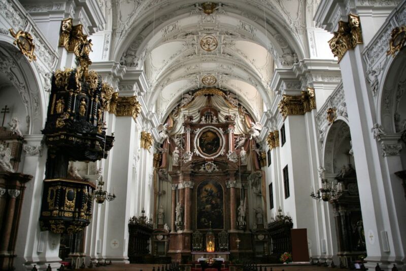 Linz Old Town Highlights Walking Tour with Pöstlingbergbahn - Key Points