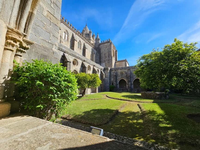 Lisboa: Évora, Cartuxa & Arraiolos Tour with Chapel of Bones - An In-Depth Look at the Tour Experience