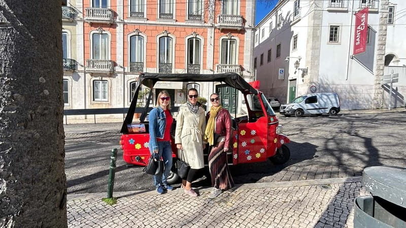 Lisboa: Tuk Tuk ride in Alfama & pick-up you at the hotel. - Who Should Consider This Tour?