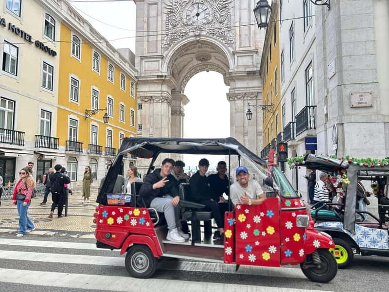Lisboa: Tuk Tuk ride in Alfama & pick-up you at the hotel. - FAQ