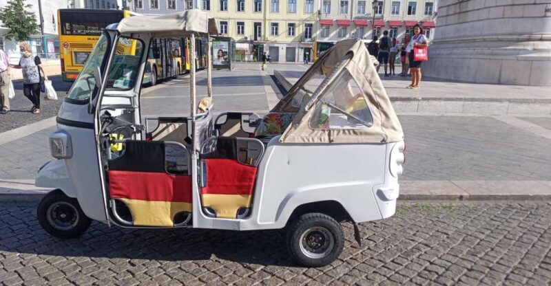 Lisbon: 1,5 Hours Historical Tuk Tour for Two Persons. - A Closer Look at the Experience