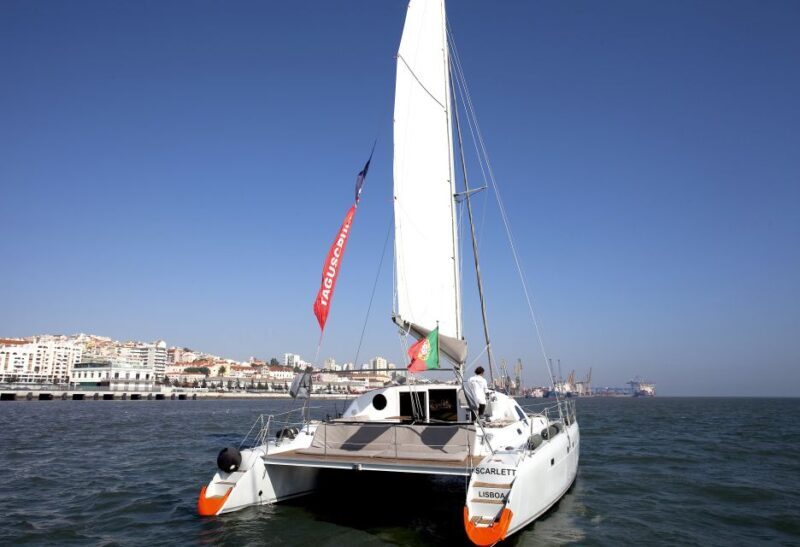 Lisbon 1H Private Tour by SAILBOAT / SAIL or POWER CATAMARAN - Key Points