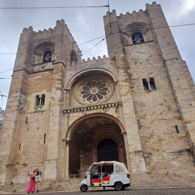 Lisbon: 2 hours Private City Highlights Tuk-Tuk Tour for two - FAQ