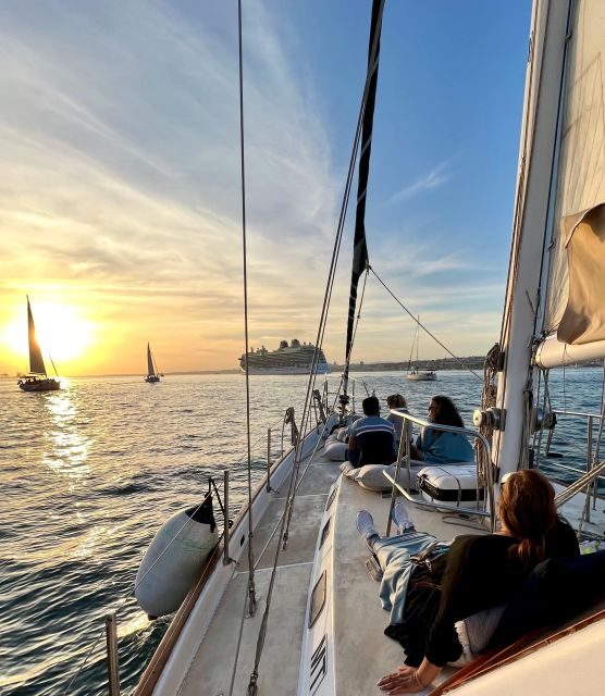 Lisbon: 2H Sunset Boat Cruise Tour with Drinks - Sunset Views and Cultural Highlights