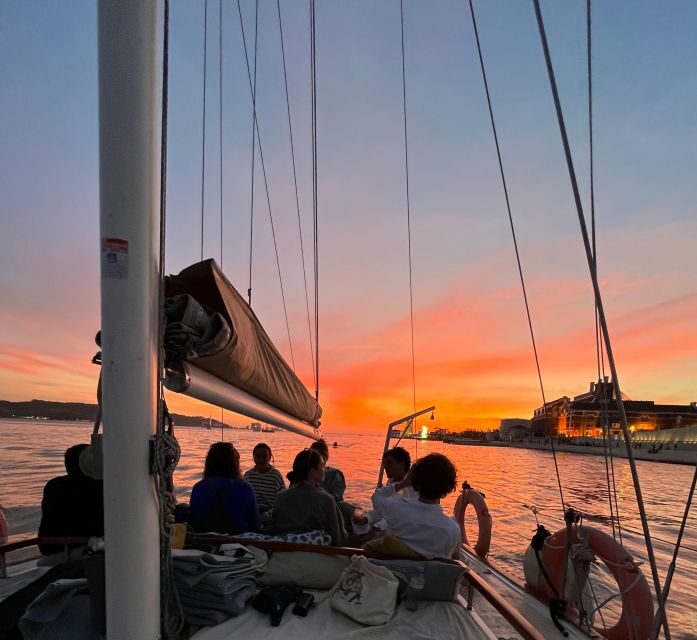 Lisbon: 2H Sunset Boat Cruise Tour with Drinks - Price and Value