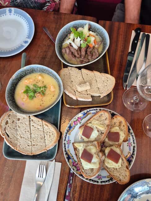 Lisbon: 3-hour tour in German to all viewpoints with local guide - Price and Value