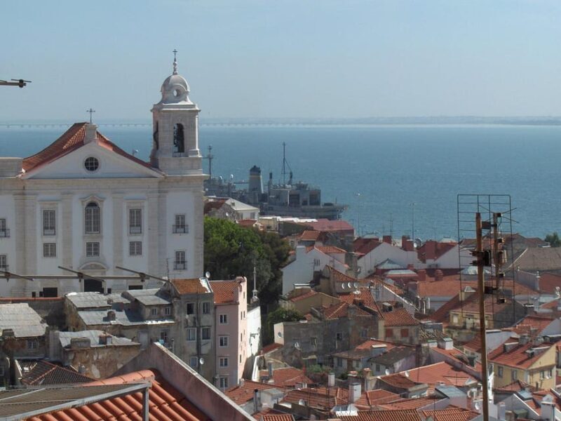 Lisbon: 7 hills Tuk Tuk pivate Tour with Local Guide - Discovering Lisbon on a Tuk Tuk: What to Expect