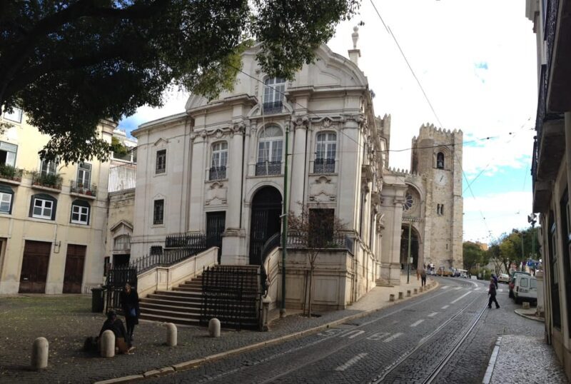 Lisbon: Alfama Guided Walking Tour - Exploring Alfama: A Historic Neighborhood Like No Other