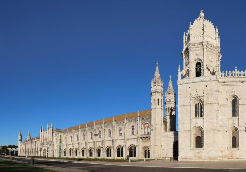 Lisbon and Obidos private day trip from Porto - Real Traveler Insights