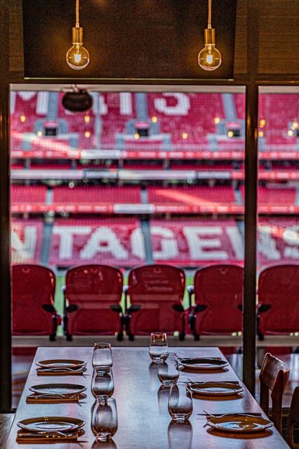 Lisbon: Benfica Stadium and Museum Tour with Lunch Voucher - Introduction to the Tour