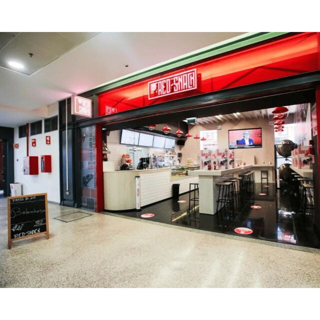 Lisbon: Benfica Stadium and Museum Tour with Meal and Scarf - FAQ