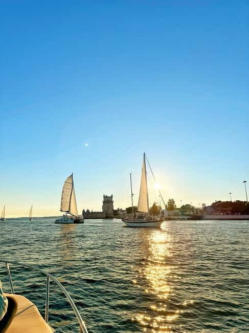 Lisbon: Boat Tour with a Drink in a motor boat - The Sum Up