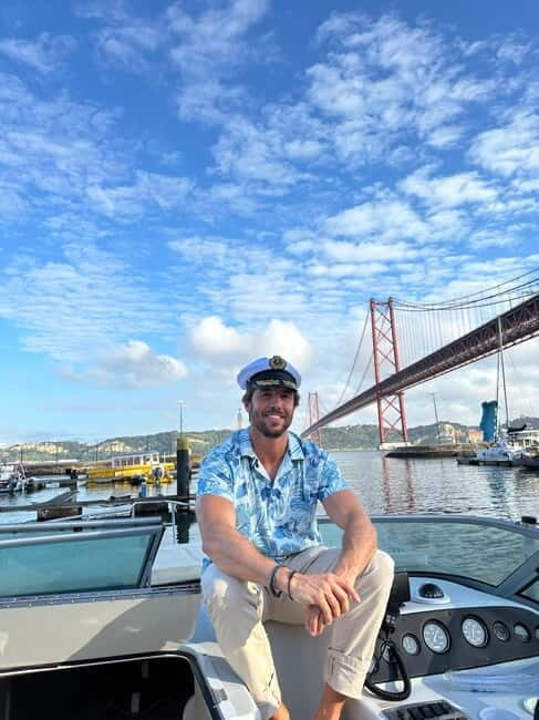 Lisbon: Boat Tour with a Drink in a motor boat - Frequently Asked Questions