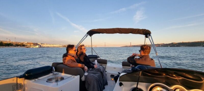 Lisbon: Boat Tour with Champagne - Key Points