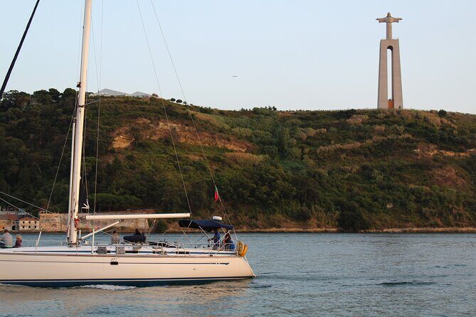 Lisbon boat tour with drinks - Key Points
