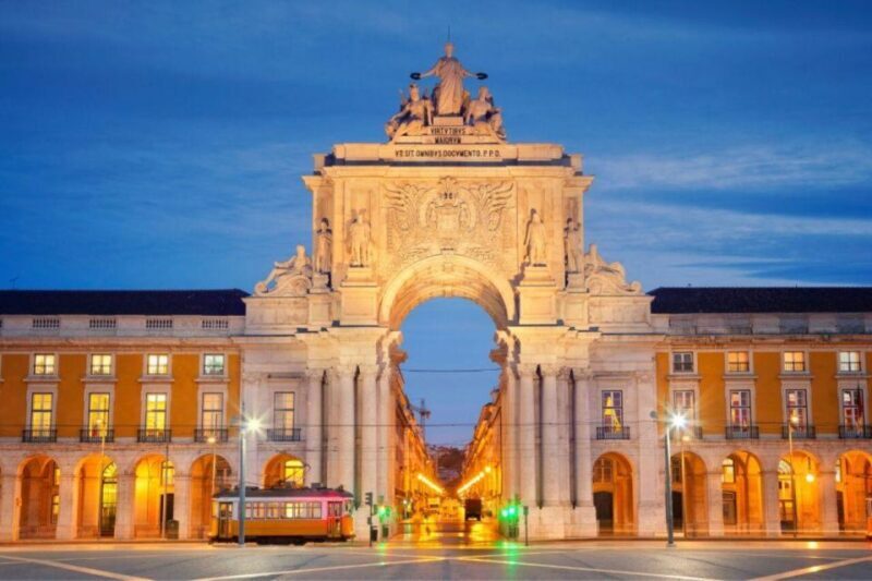 Lisbon: city sightseeing Tuktuk Tour (Private) - Key Points